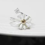 Adjustable White Daisy Flower Ring on Luulla